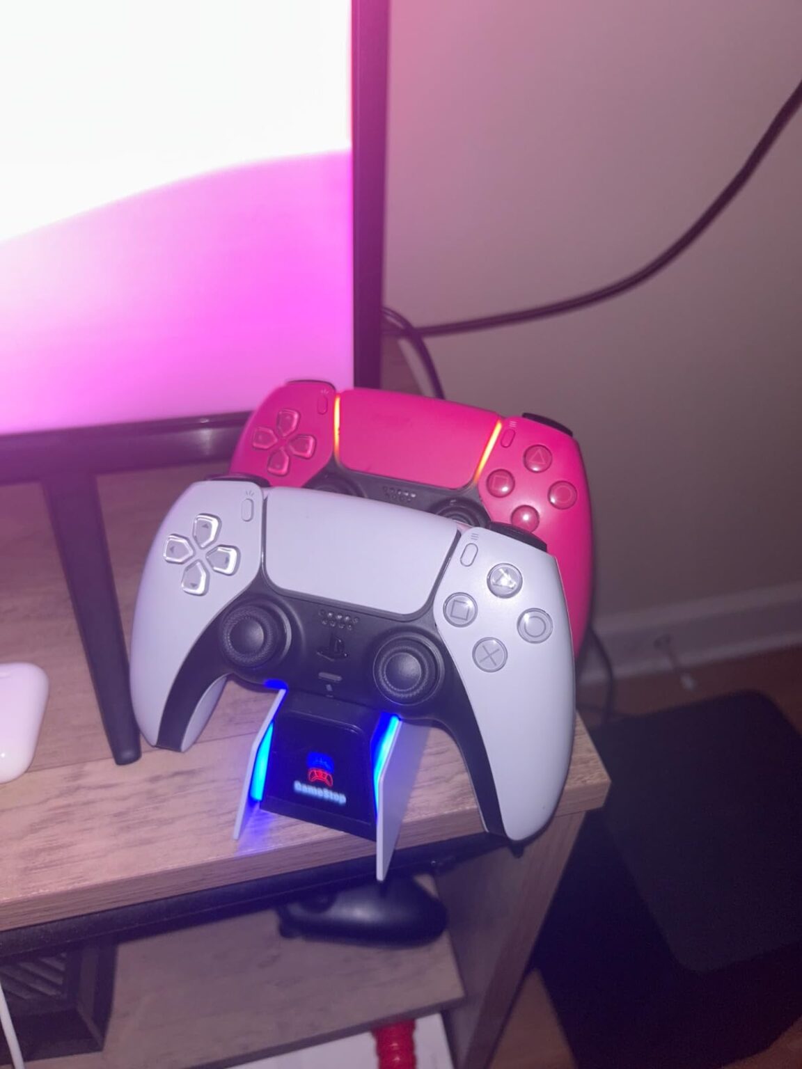 11 Best PS5 Charging Stations (March 2026) Tested & Ranked
