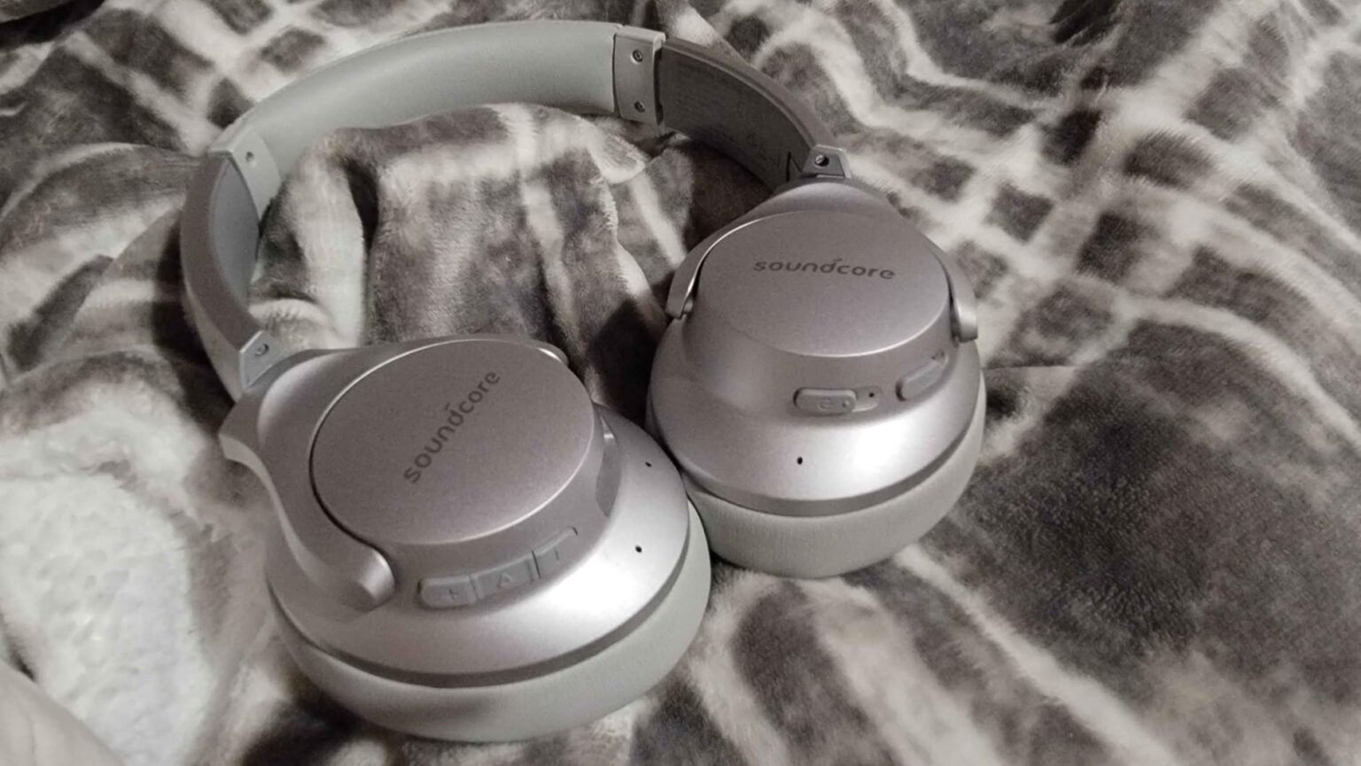 12 Best Noise Canceling Headphones For Airplanes (2026) Tested
