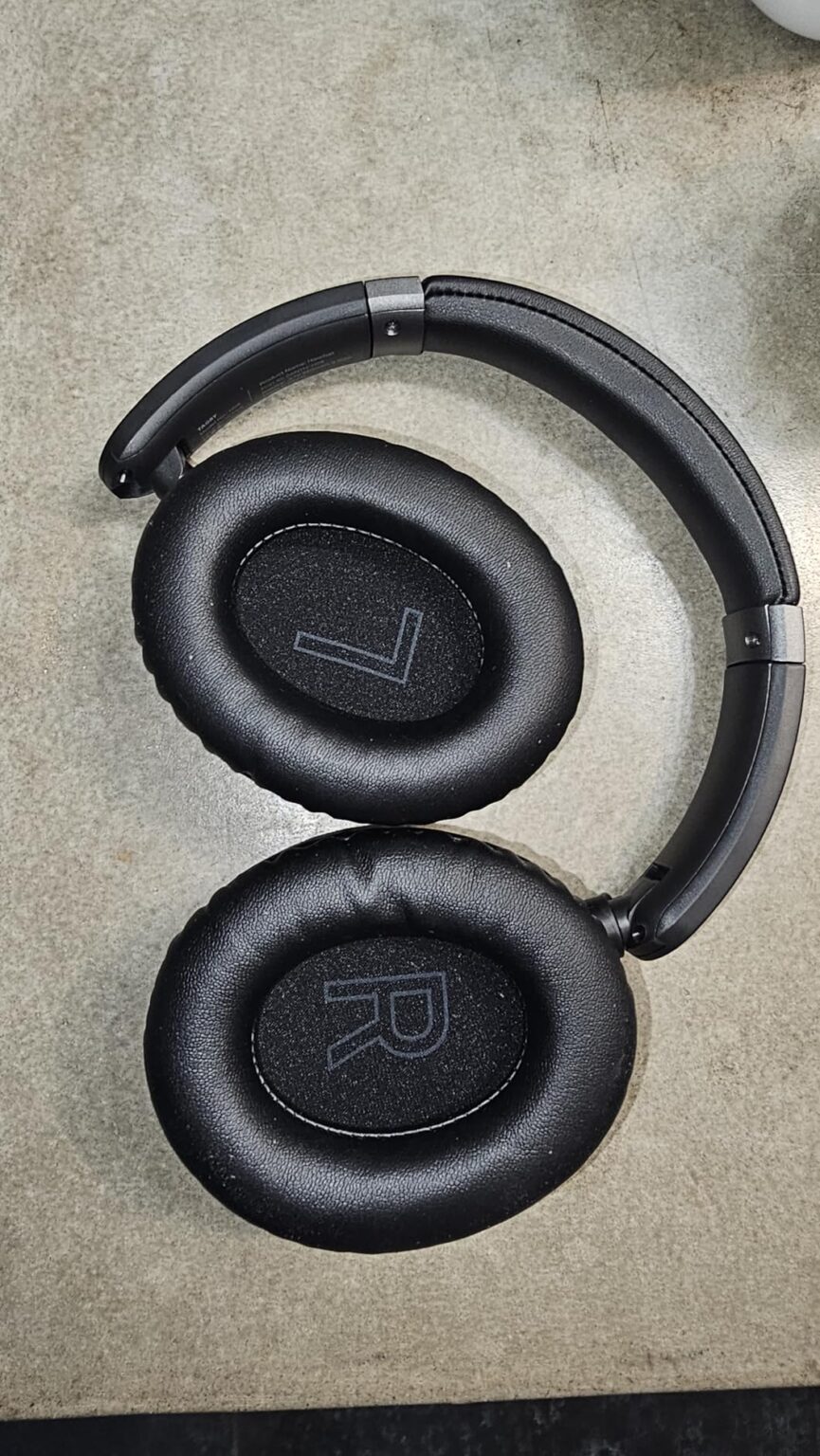 12 Best Noise Canceling Headphones For Airplanes (2026) Tested