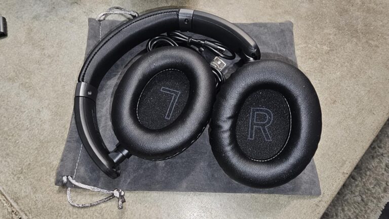 12 Best Noise Canceling Headphones For Airplanes (2026) Tested